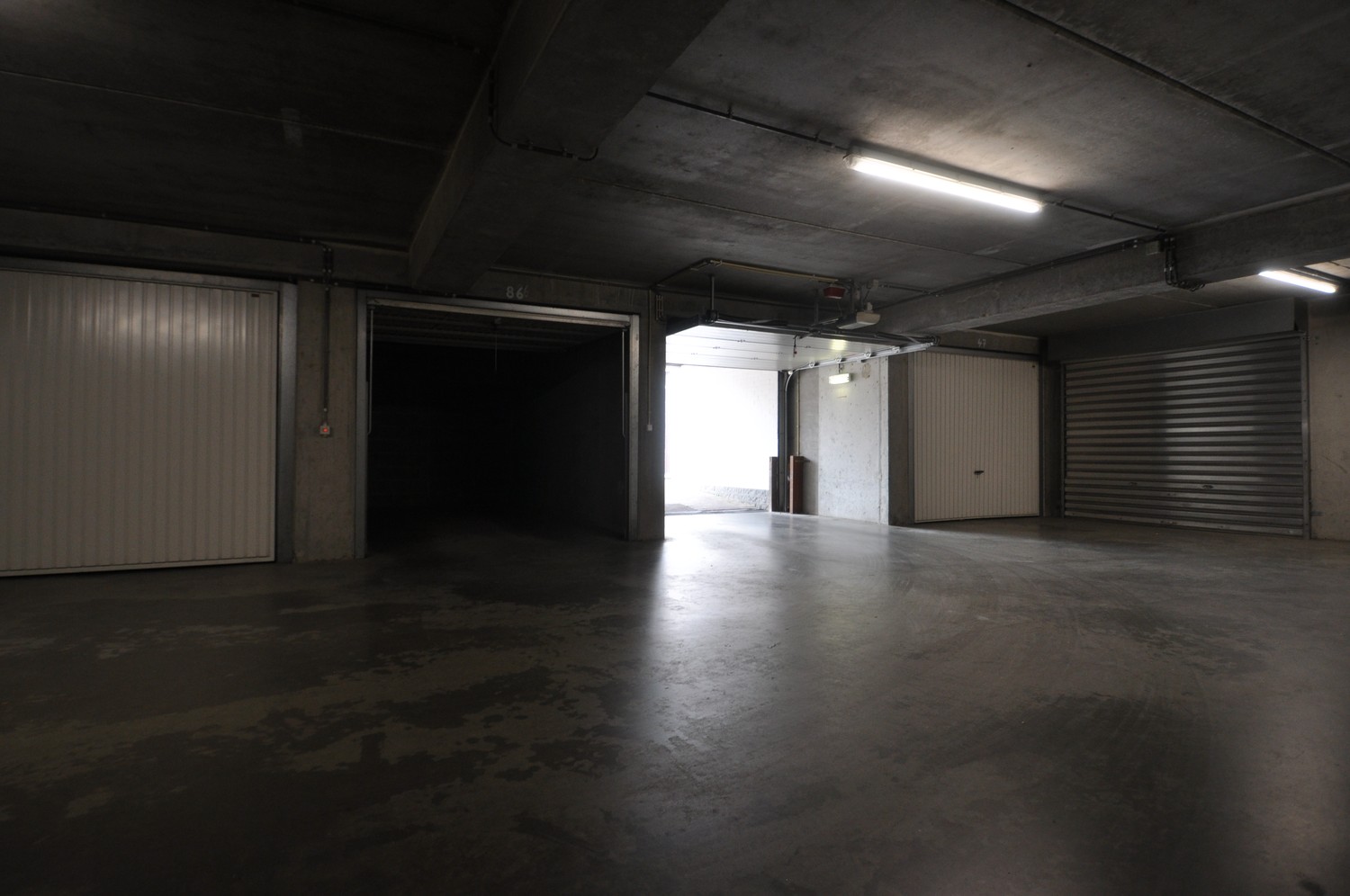 Excellente situation pour ce garage fermé à la place Manitoba à Duinbergen.