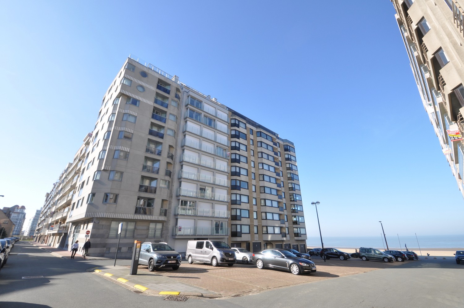 Appartement de vacances rénové avec une vue laterale sur mer