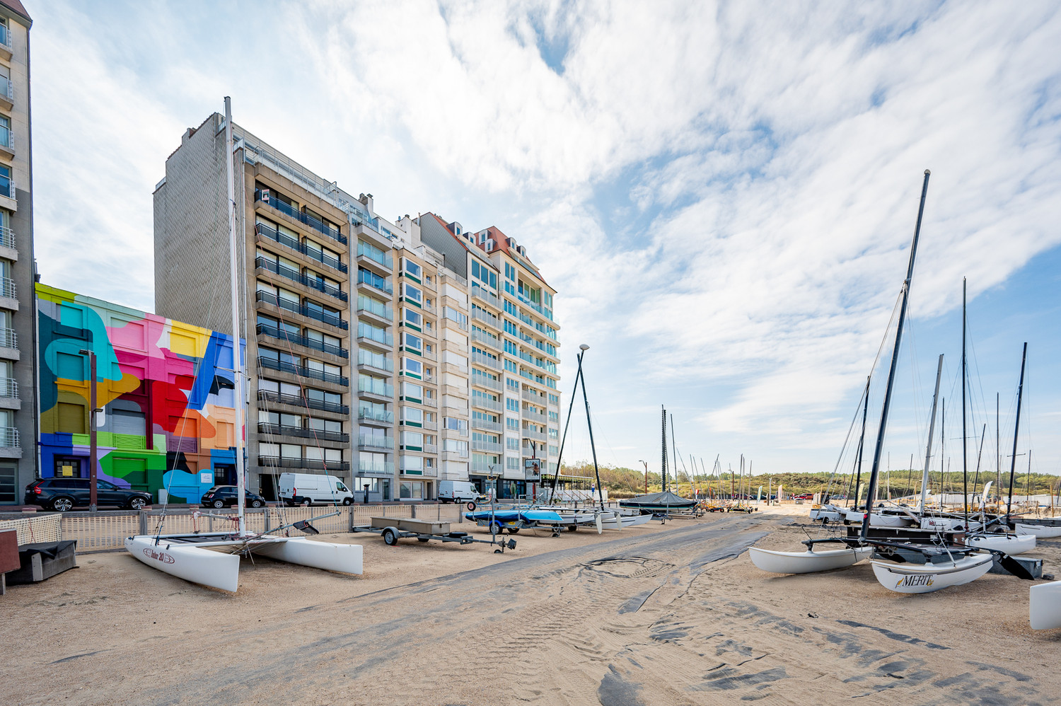 Instapklaar appartement op de zeedijk van Duinbergen